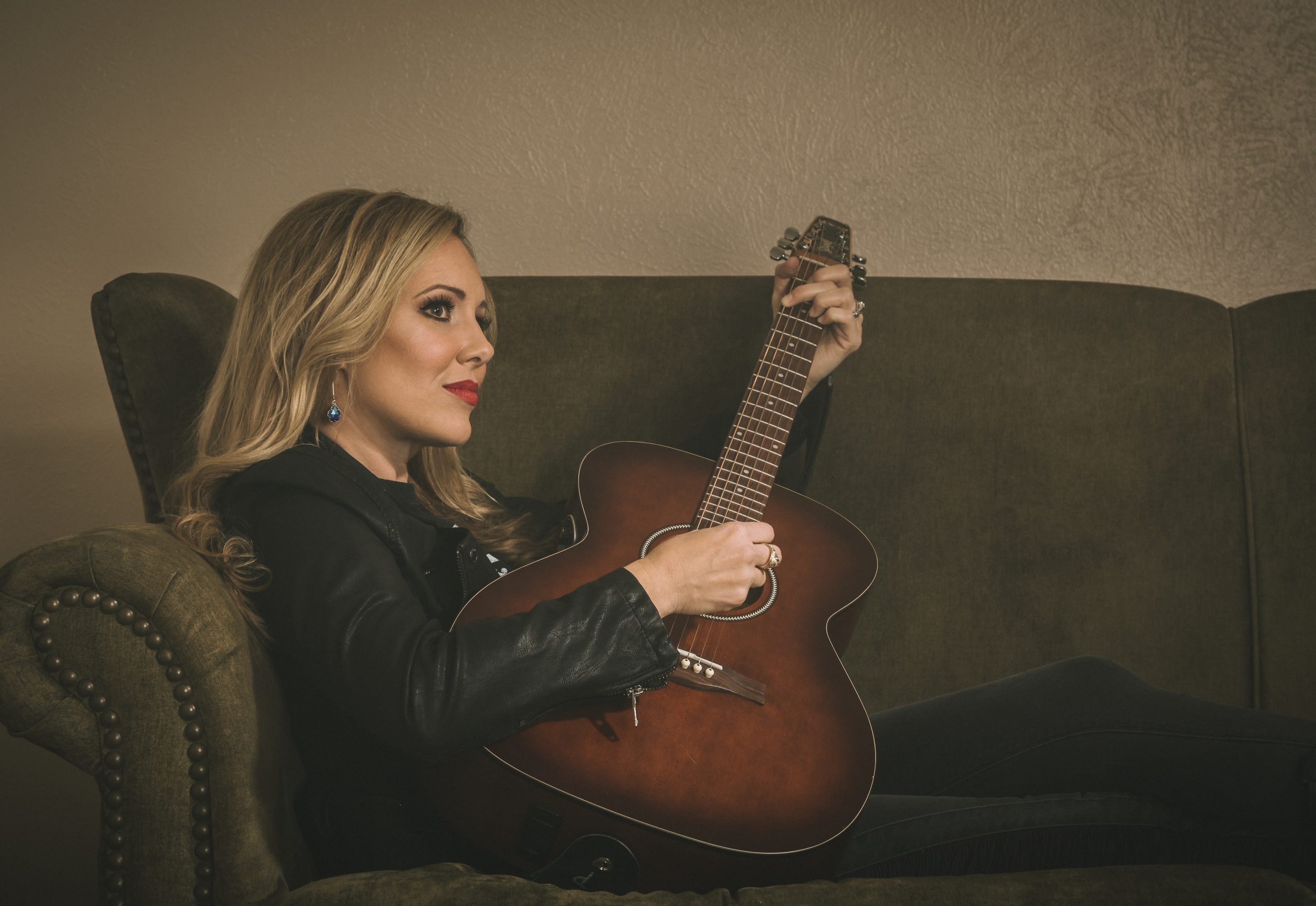 Song Premiere: Leslie Tom’s “Born Too Late” - C&I Magazine