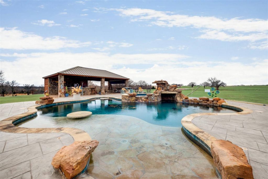 Triple U 7 - Cowboys and Indians Magazine