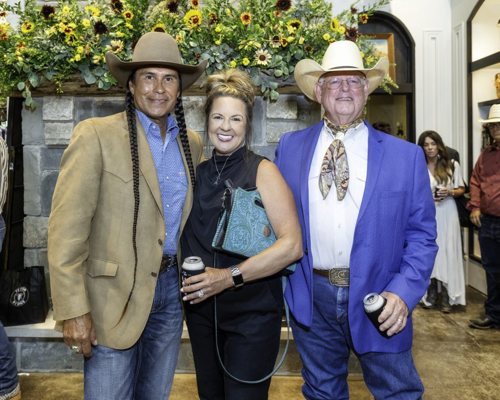 Mo Brings Plenty Takes On Cowtown For A Special Cover-Reveal Party Mo Brings Plenty Takes On Cowtown For A Special Cover-Reveal Party