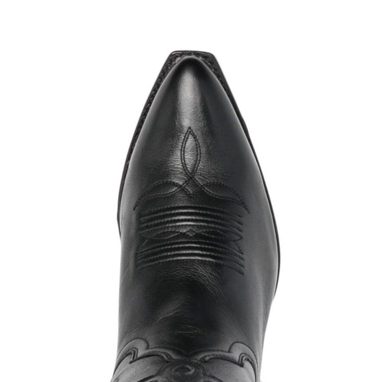 Cowboy Boot Toe Style: Beginner’s Guide
