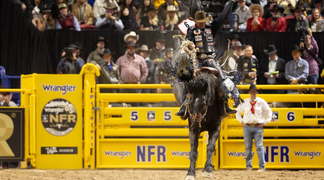 2023_NFR_R07_SB_Zeke Thurston_312 Give Or Take_Big Stone Rodeo_Roseanna ...