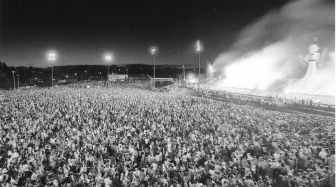 crowd-in-front-of-Zozobra-burning - Cowboys and Indians Magazine