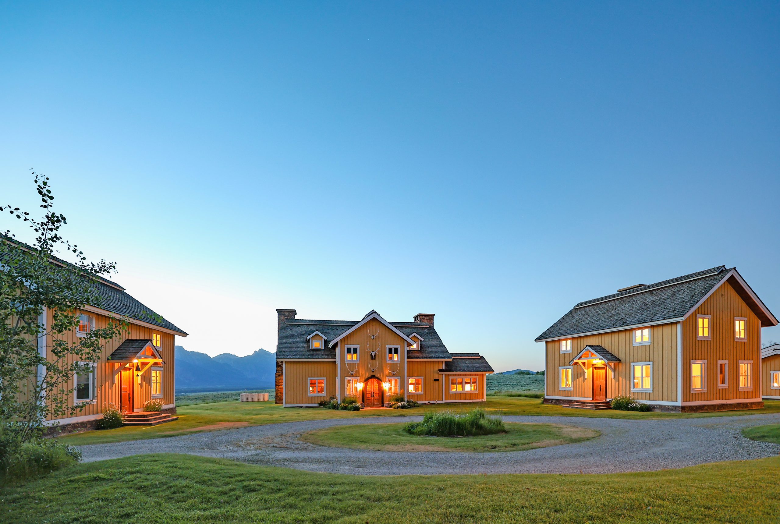 Lucas-Riva-Ridge-Rd-Wyoming-property-compound-houses-in-circle-drive ...