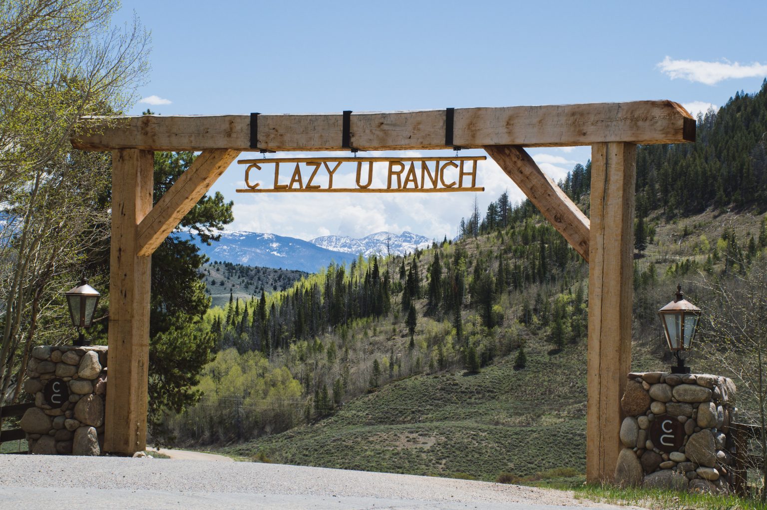 C-Lazy-U-Ranch-Entry-Gate - Cowboys and Indians Magazine